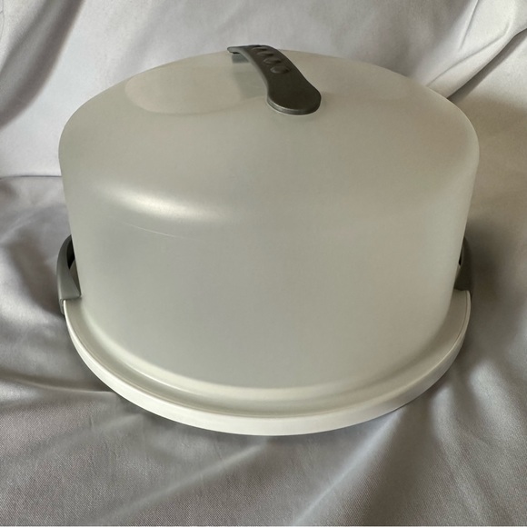 Sterilite | Kitchen | Sterilite Cake Server Pack White Baking Storage Carrying Container | Poshmark